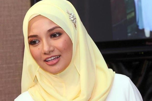Neelofa Panik Bila Usia Umur 30 - [ Blog ] Radio Online Malaysia Live ...